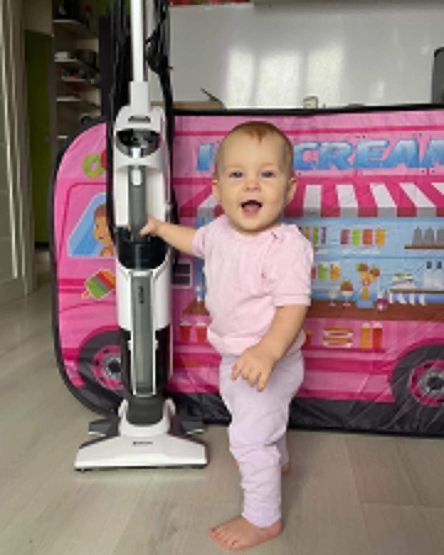 Вертикальный паровой пылесос «6 в 1» Kitfort KT-595 купить по цене 14 990 ₽: отзывы, фото ...