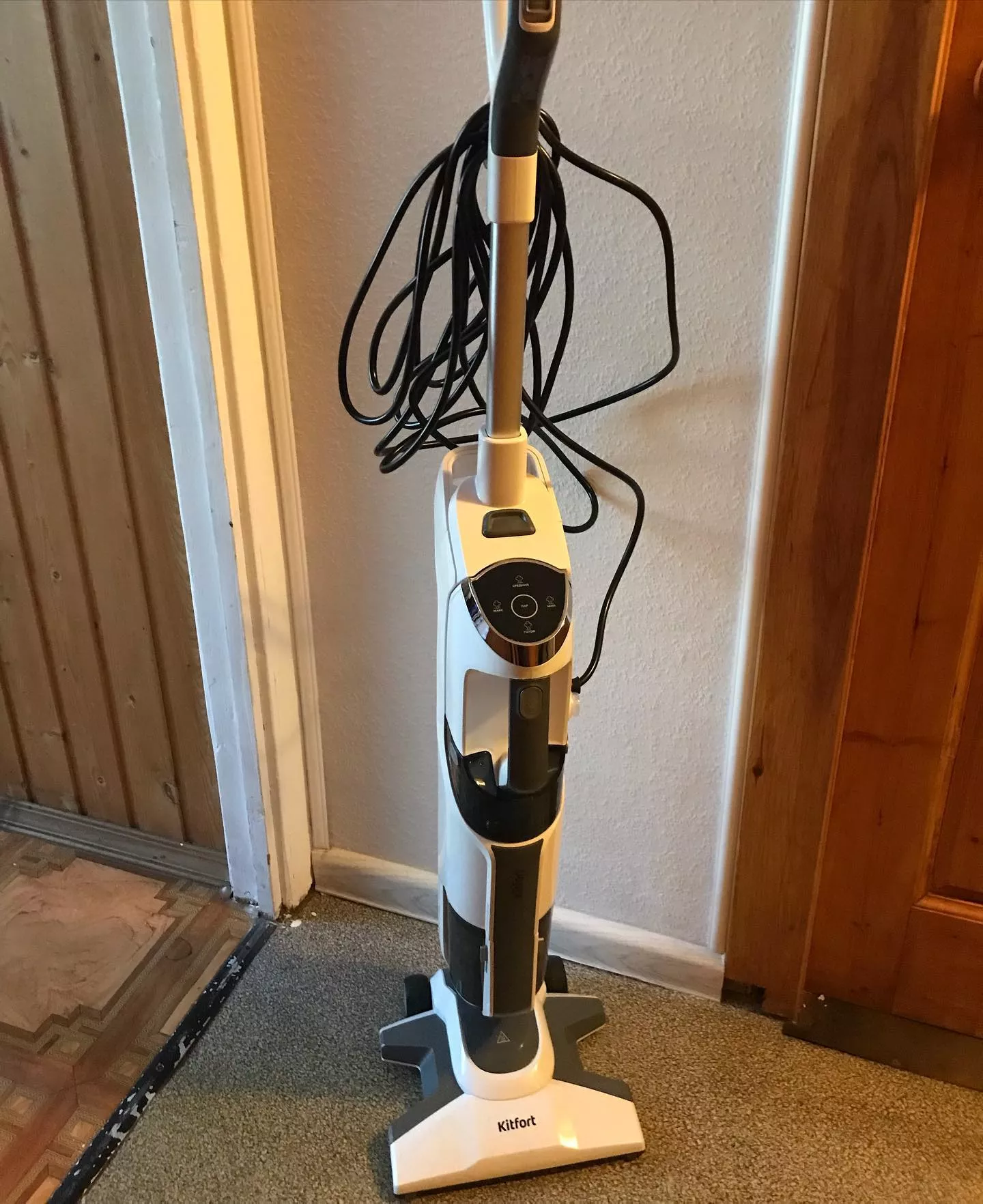 Вертикальный паровой пылесос «6 в 1» Kitfort KT-595 купить по цене 14 990 ₽: отзывы, фото ...