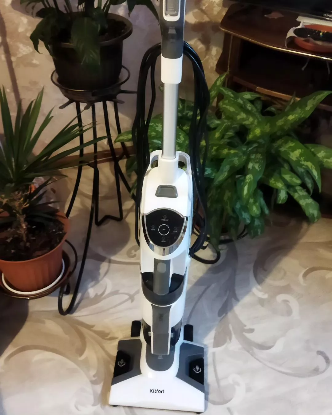 Вертикальный паровой пылесос «6 в 1» Kitfort KT-595 купить по цене 14 990 ₽: отзывы, фото ...