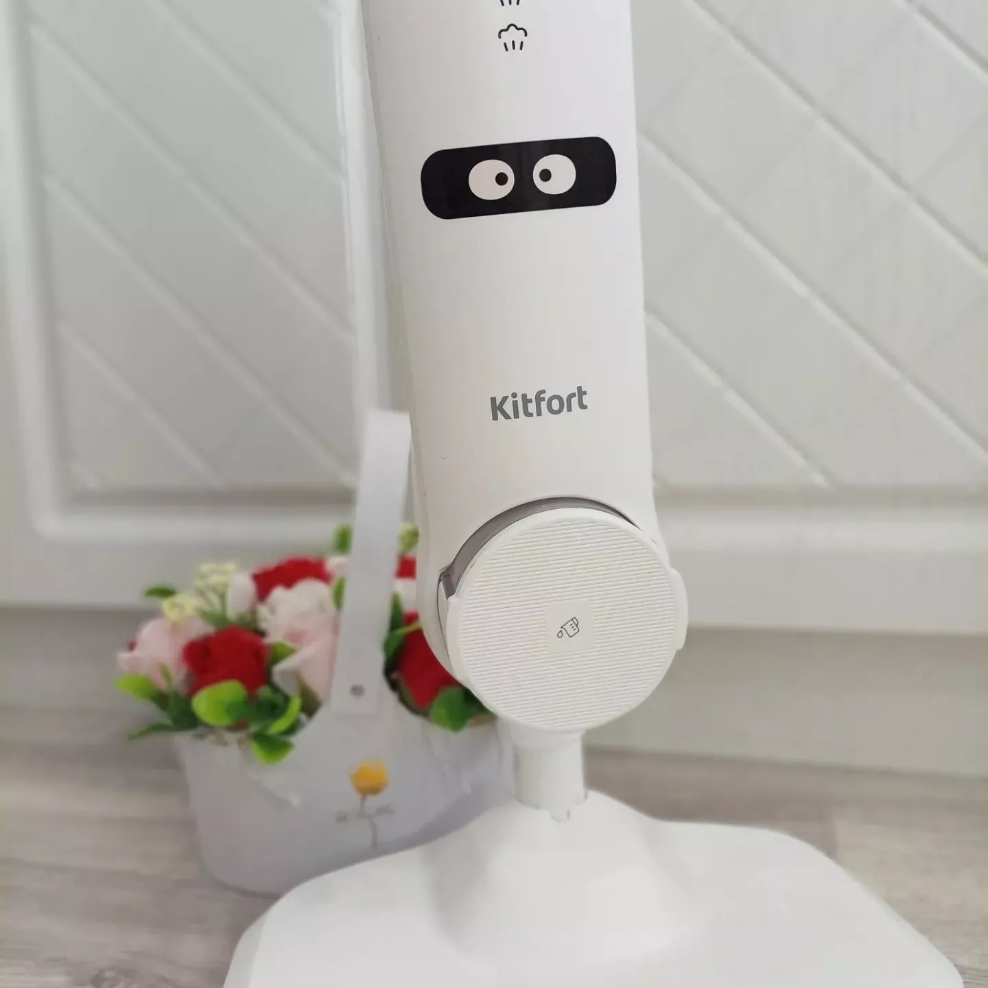 Паровая швабра Kitfort KT-1015 купить по цене 5 990 ₽: отзывы, фото ...